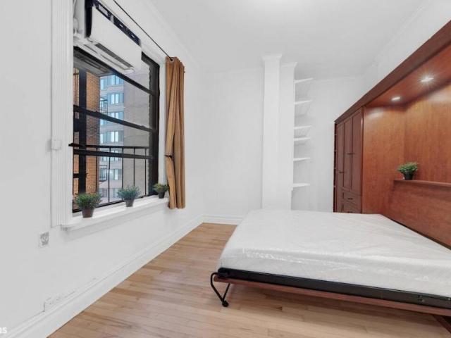 Upper West Side NY 102245686