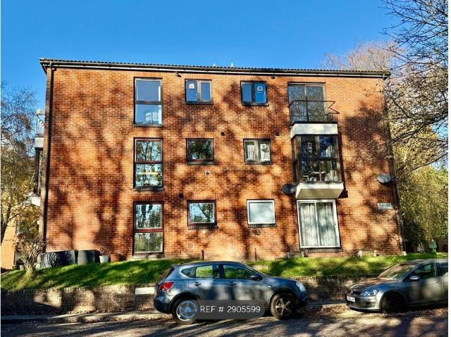 Upper Weybourne Lane, Farnham GU9, 2 bed flat to rent, £1,450 pcm | PrimeLocation