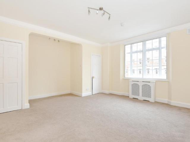 Upper Woburn Place, Euston, London, WC1H Studio to rent £1,850 pcm £427 pw