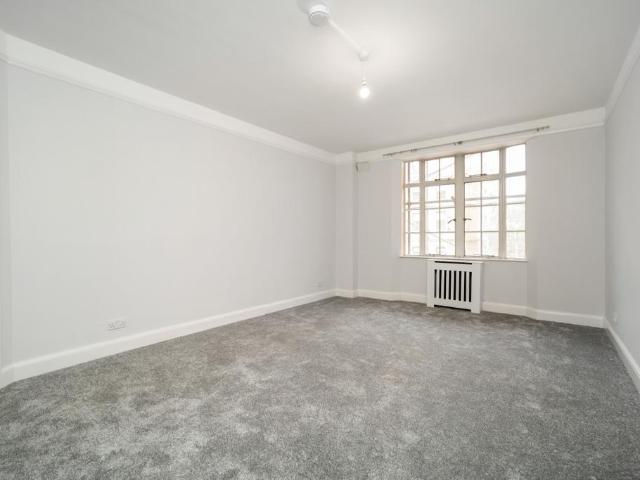 Upper Woburn Place, London, WC1H 2 bed flat to rent £3,000 pcm £692 pw