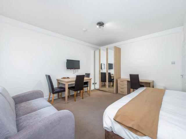 Upper Woburn Place, London, WC1H Studio to rent £1,850 pcm £427 pw