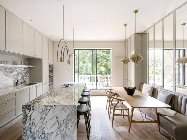 Upper Addison Gardens, London, W14 5 bed apartment to rent £34,667 pcm £8,000 pw