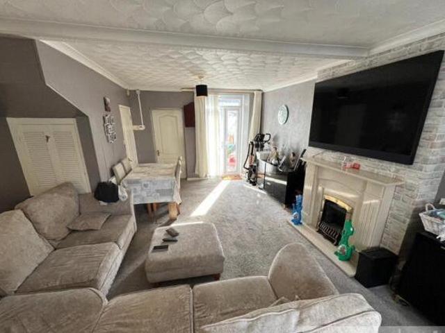 Upper Alma Place, Ton Pentre, 3 Bedroom End