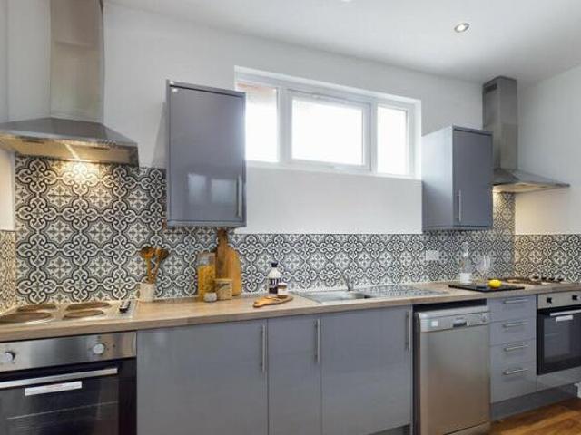 Upper Allen Street, 12 Bedroom House