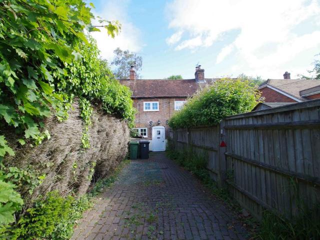 Upper Basildon 2 bed terraced house to rent £1,395 pcm £322 pw