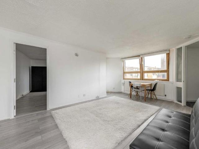 Upper Berenger Walk, London SW10 1 bed flat to rent £2,350 pcm £542 pw