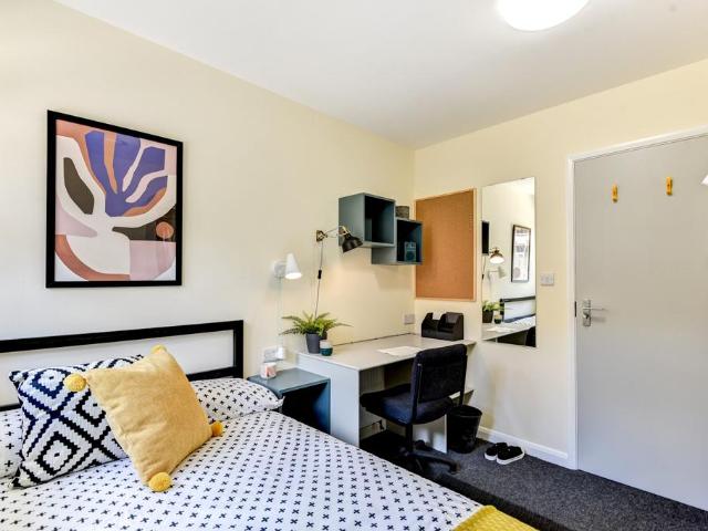 Upper Bevendean Avenue, Brighton BN2 8 bed house of multiple occupation to rent £7,107 pcm £1,640 pw
