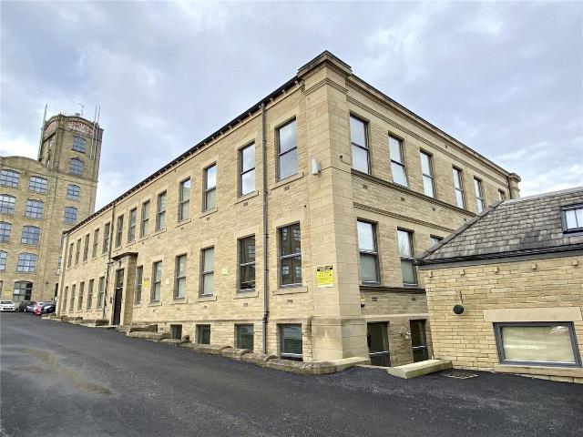 Upper Blakeridge Lane, Batley, West Yorkshire WF17, 1 bed flat to rent, £735 pcm | PrimeLocation