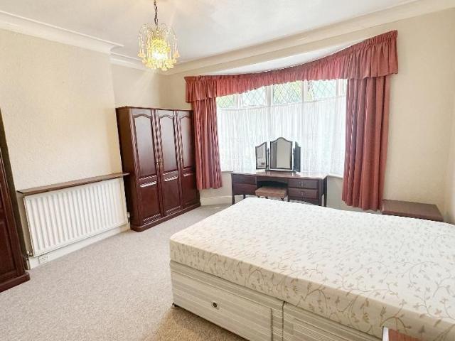 Upper Brentwood Road, Gidea Park RM2, Room to rent, £953 pcm | PrimeLocation