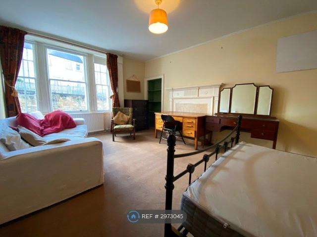 Upper Bridge Street, Stirling FK8, 2 bed flat to rent, £1,290 pcm | PrimeLocation