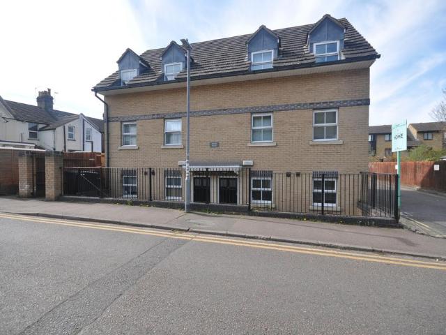 Upper Bridge Road, Old Moulsham. 1 bed flat to rent £1,125 pcm £260 pw