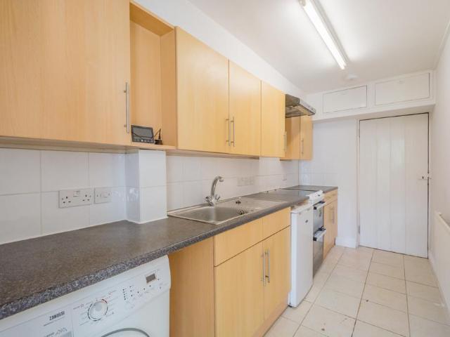 Upper Bristol Road Studio to rent £975 pcm £225 pw