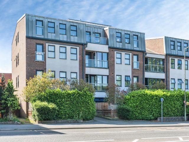 Upper Charles Street, Camberley, Surrey GU15, 2 bed flat to rent, £1,400 pcm | PrimeLocation