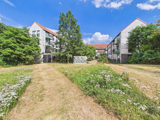 Upper Chase, Chelmsford CM2, 2 bed flat to rent, £1,350 pcm | PrimeLocation