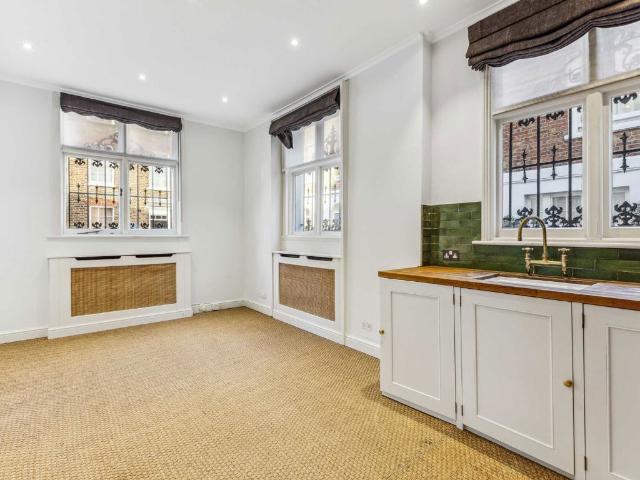 Upper Cheyne Row, Chelsea SW3, 1 bed flat to rent, £2,750 pcm | PrimeLocation