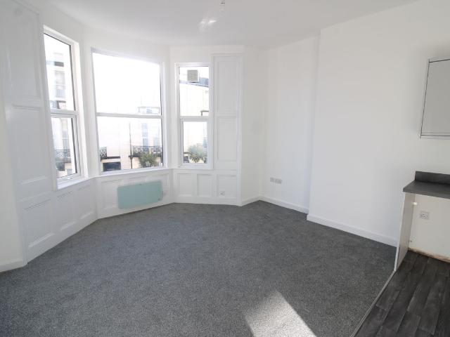 Upper Church Road, Weston Super Mare BS23, 2 bed flat to rent, £1,050 pcm | PrimeLocation
