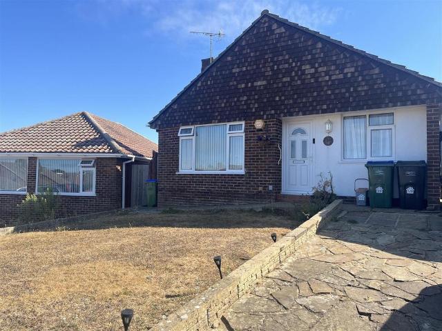 Upper Chyngton Gardens, Seaford 2 bed detached bungalow to rent £1,495 pcm £345 pw