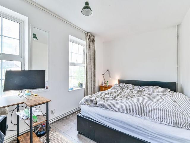 Upper Clapton, London E5, 3 bed flat to rent, £3,250 pcm | PrimeLocation