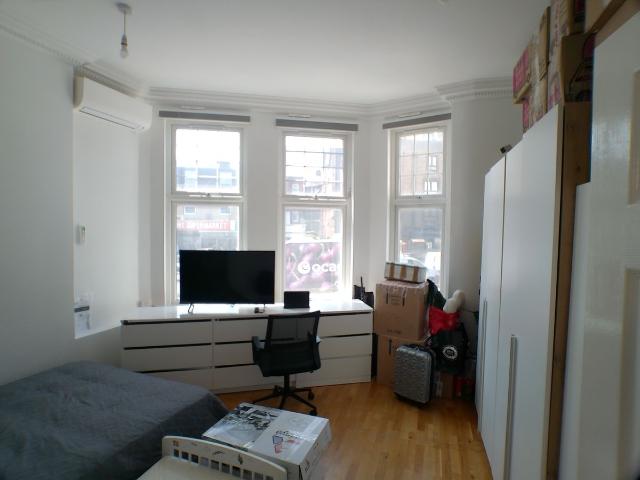 Upper Clapton Road, Clapton E5, 2 bed flat to rent, £1,925 pcm | PrimeLocation