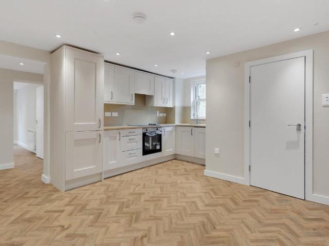 Upper Clapton Road, London E5, 2 bed flat to rent, £2,300 pcm | PrimeLocation