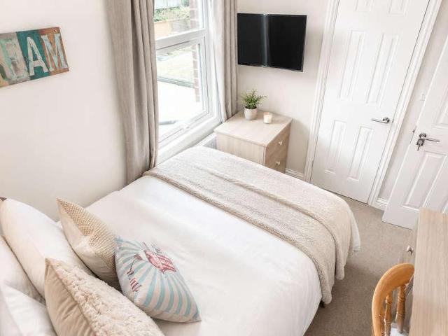 Upper Crown Street, Reading, Berkshire, RG1