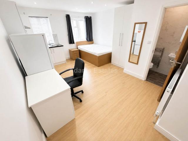 Upper Crown Street, Reading RG1, Studio to rent, £745 pcm | PrimeLocation