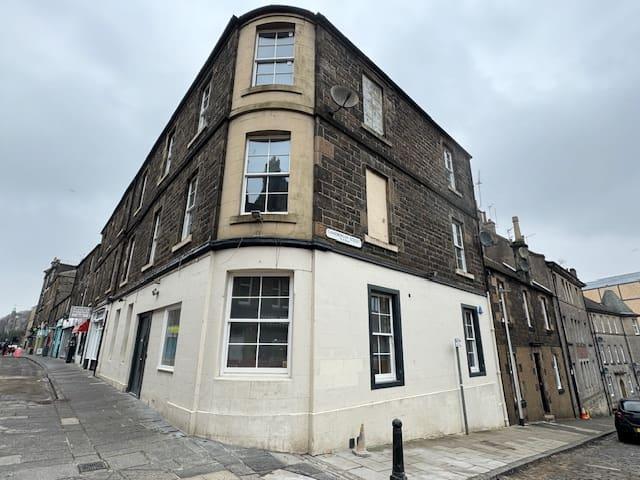 Upper Craigs, Stirling FK8 4 bed apartment to rent £2,920 pcm £674 pw