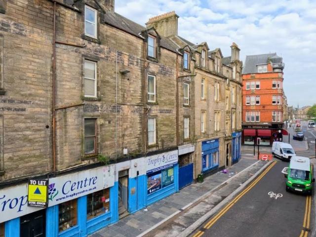 Upper Craigs, Stirling Town, Stirling FK8, 3 bed flat to rent, £1,500 pcm | PrimeLocation