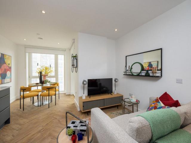 Upper East, Bow E3, 1 bed flat to rent, £1,775 pcm | PrimeLocation