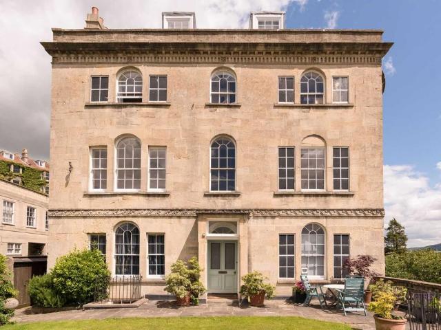 Upper East Hayes 2 bed apartment to rent £1,600 pcm £369 pw
