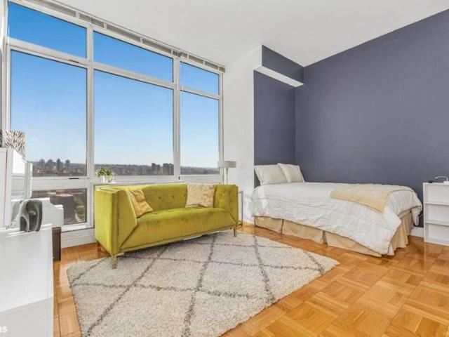 Upper East Side NY 102245564