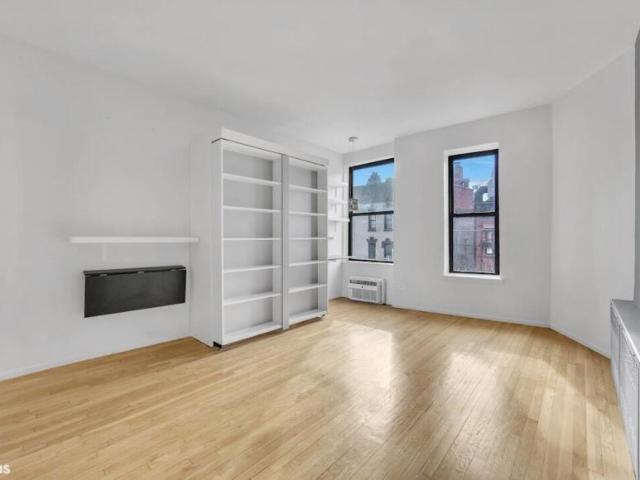 Upper East Side NY 102245670