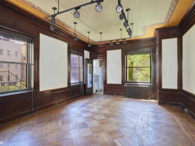 Upper East Side NY LS90850929