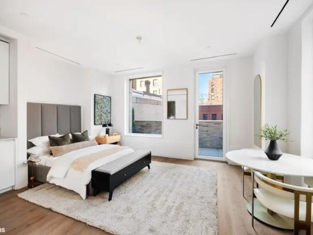 Upper East Side NY LS102715803