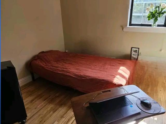 Upper East Side Room for daily or weekly price