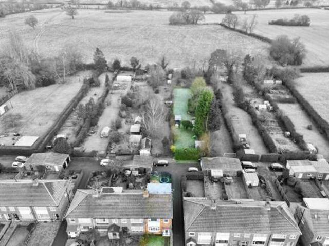 Upper Eastern Green Lane, Eastern Green, 4 Bedroom End