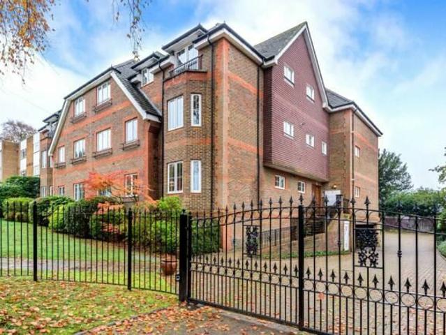 Upper Edgeborough Road, Guildford GU1, 2 bed flat to rent, £2,200 pcm | PrimeLocation