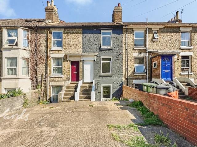 Upper Fant Road, Maidstone ME16, 3 bed town house to rent, £1,600 pcm | PrimeLocation
