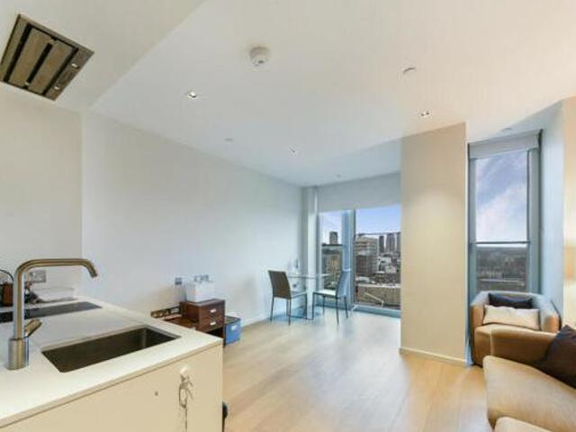 Upper Ground, London, Studio Apartment For