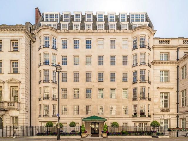Upper Grosvenor Street, London W1K 2 bed flat to rent £8,558 pcm £1,975 pw