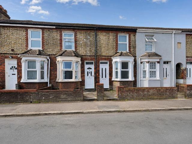 Upper Green Street, High Wycombe HP11, 3 bed terraced house to rent, £1,600 pcm | PrimeLocation