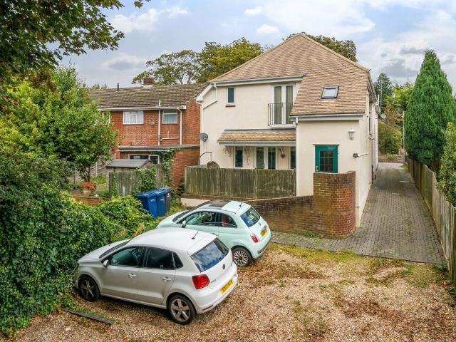 Upper Hale Road, Farnham GU9, 1 bed flat to rent, £1,000 pcm | PrimeLocation
