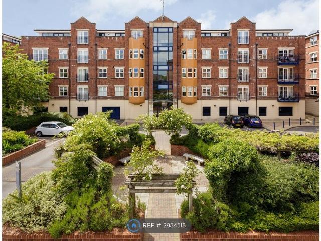 Upper Headingley, Leeds LS16, 3 bed flat to rent, £1,999 pcm | PrimeLocation