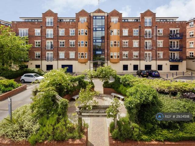 Upper Headingley, Leeds, LS16 3 bed penthouse to rent £1,999 pcm £461 pw