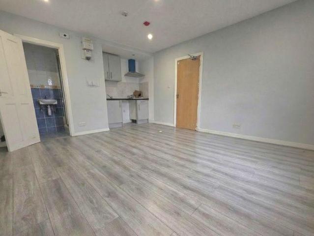 Upper High Street, Wednesbury, WS10 9 bed terraced house to rent £6,000 pcm £1,385 pw