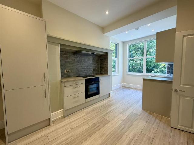 Upper High Street, Epsom 2 bed flat to rent £1,800 pcm £415 pw