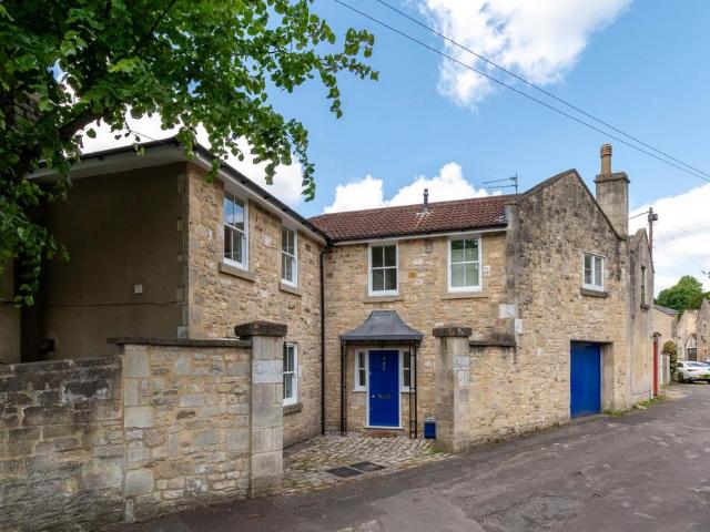Upper Lansdown Mews, Bath 3 bed semi detached house to rent £4,250 pcm £981 pw