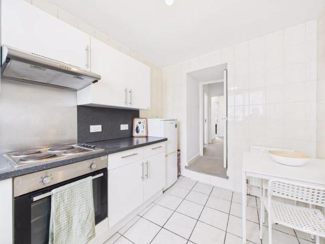 Upper Lewes Road, Brighton BN2, 2 bed flat to rent, £1,569 pcm | PrimeLocation