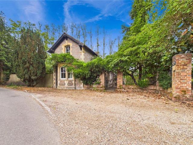 Upper Lodge Farm, Rectory Road. 2 bed house to rent £2,250 pcm £519 pw