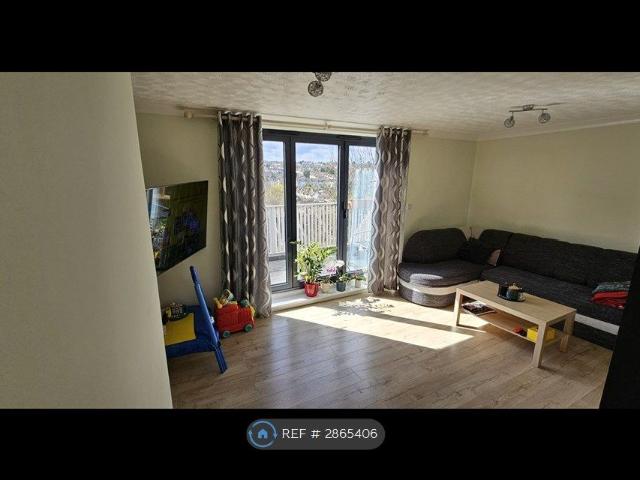 Upper Luton Road, Chatham ME5, 2 bed flat to rent, £1,250 pcm | PrimeLocation
